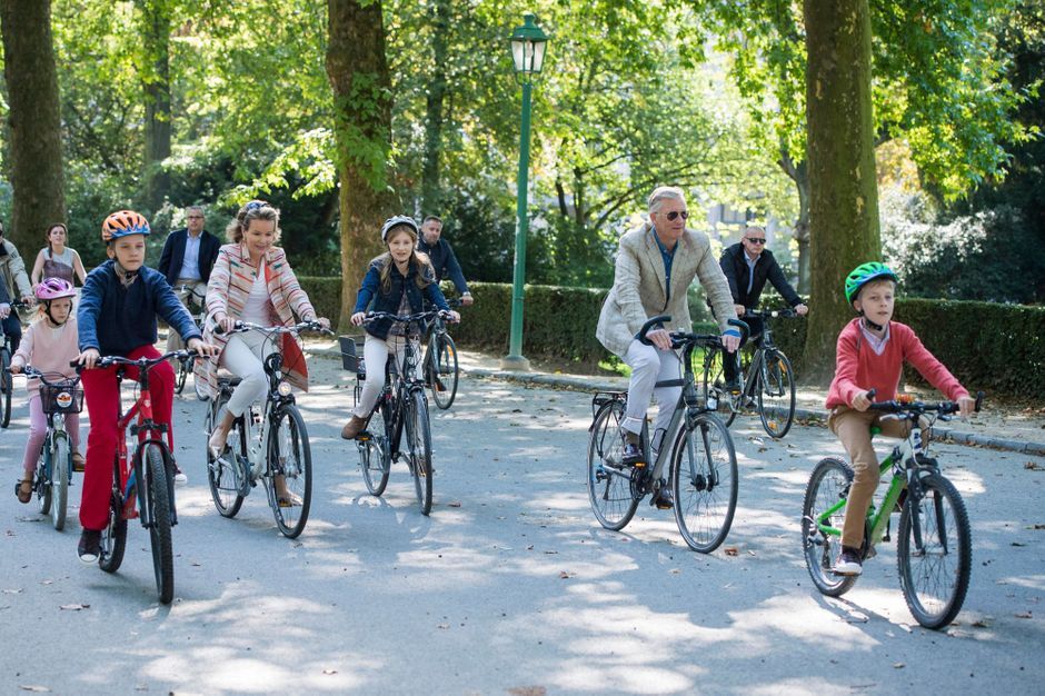 Famille Royale De Belgique En Photos Balade à Vélo En Famille Pour La