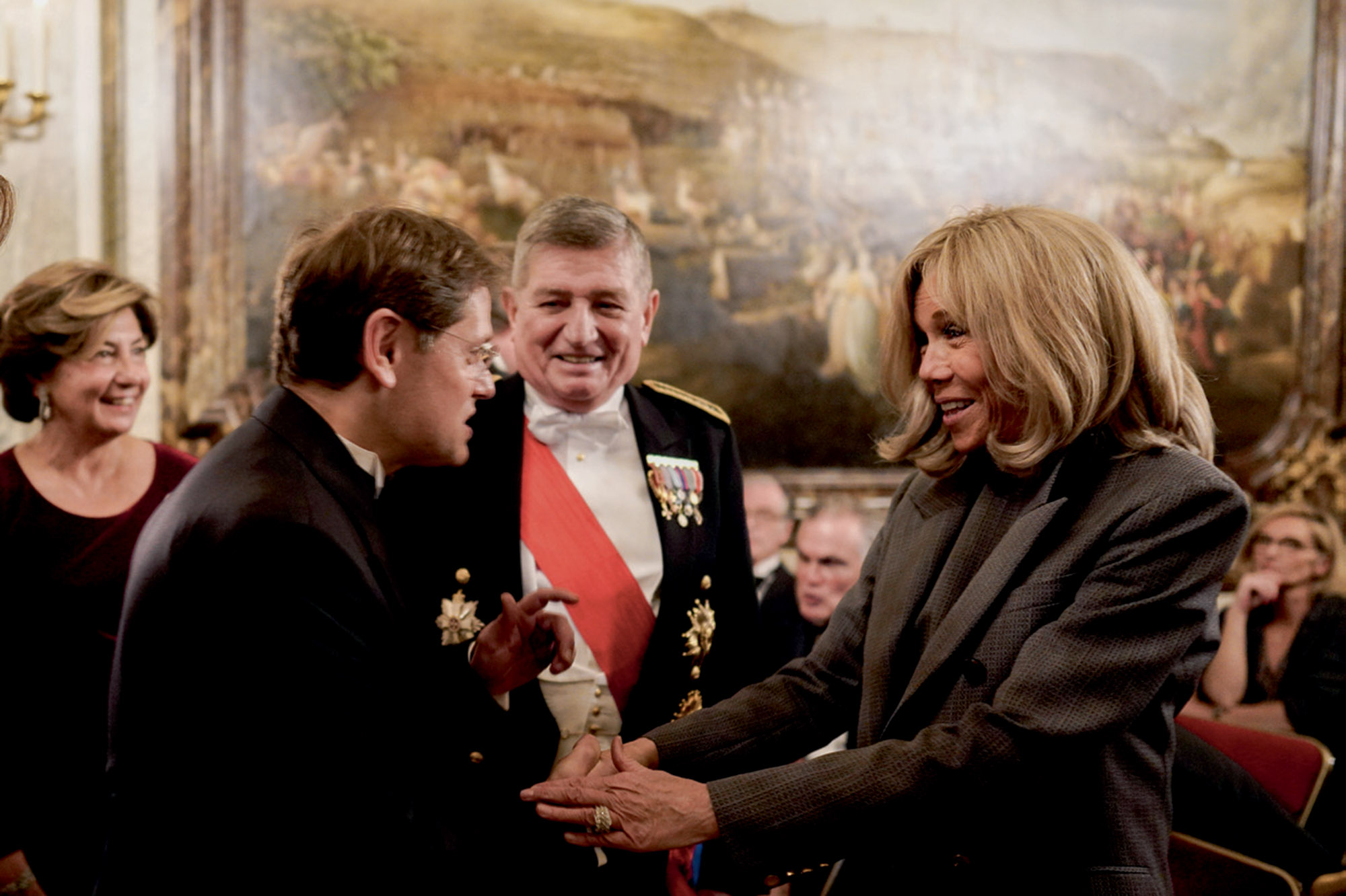 «Le général Puga accomplit rigoureusement son devoir sans ne jamais ...
