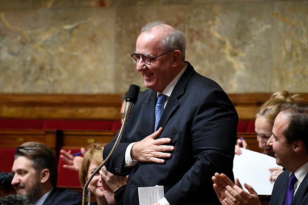 Sarko se lève pour Momo