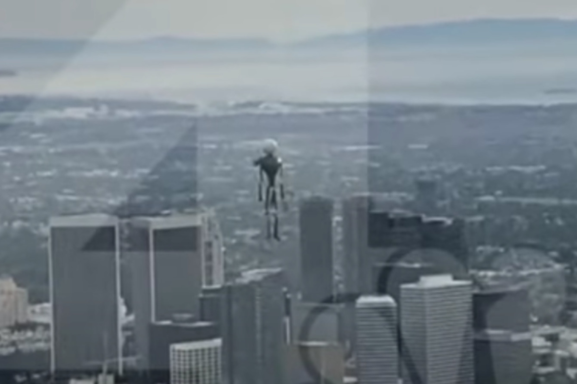 Qui est le mystérieux homme volant qui plane sur Los Angeles Qui est le mystérieux homme volant qui plane sur Los Angeles