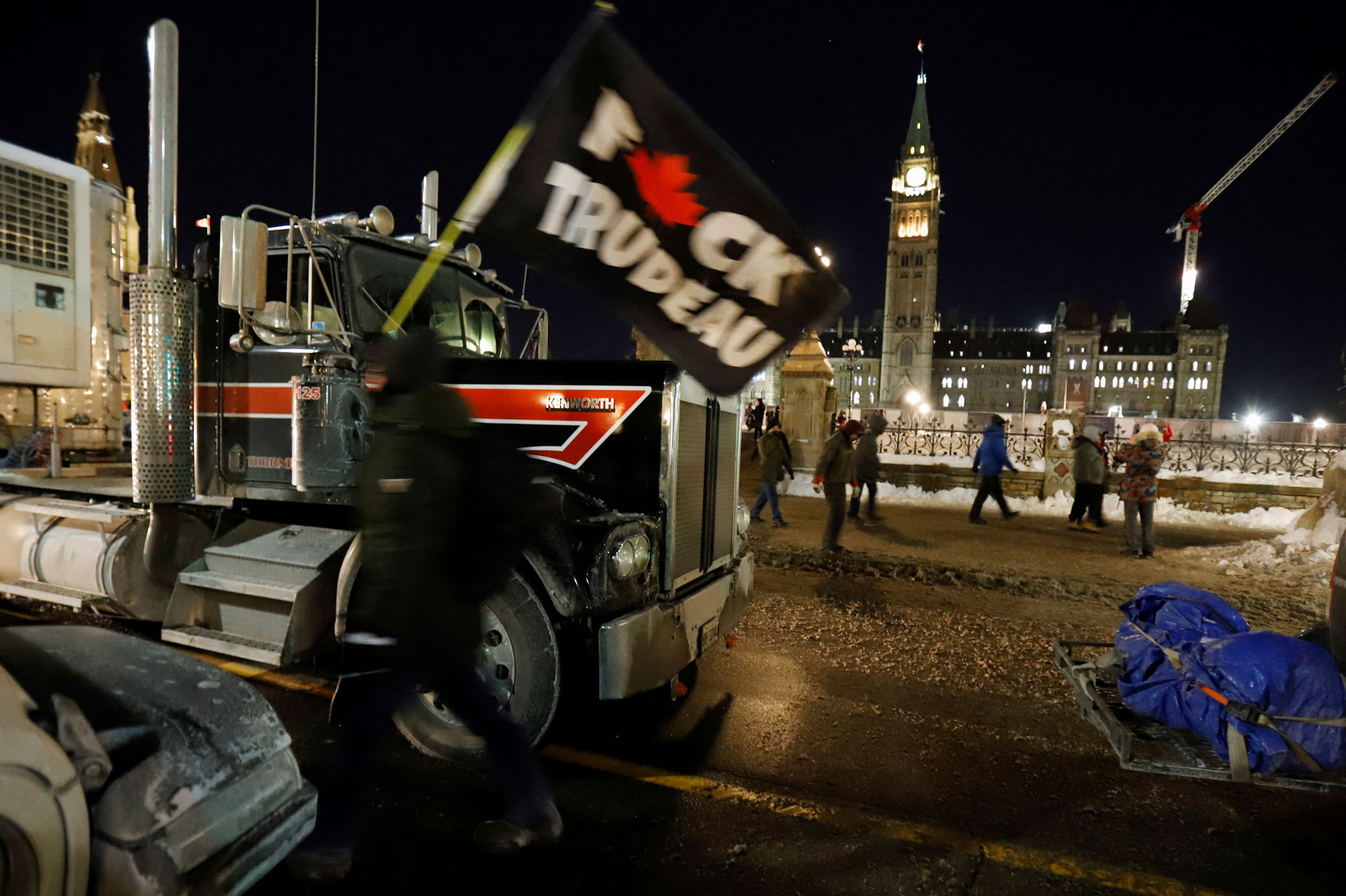 Au Canada, démonstration de force à Ottawa des camionneurs contre les ...