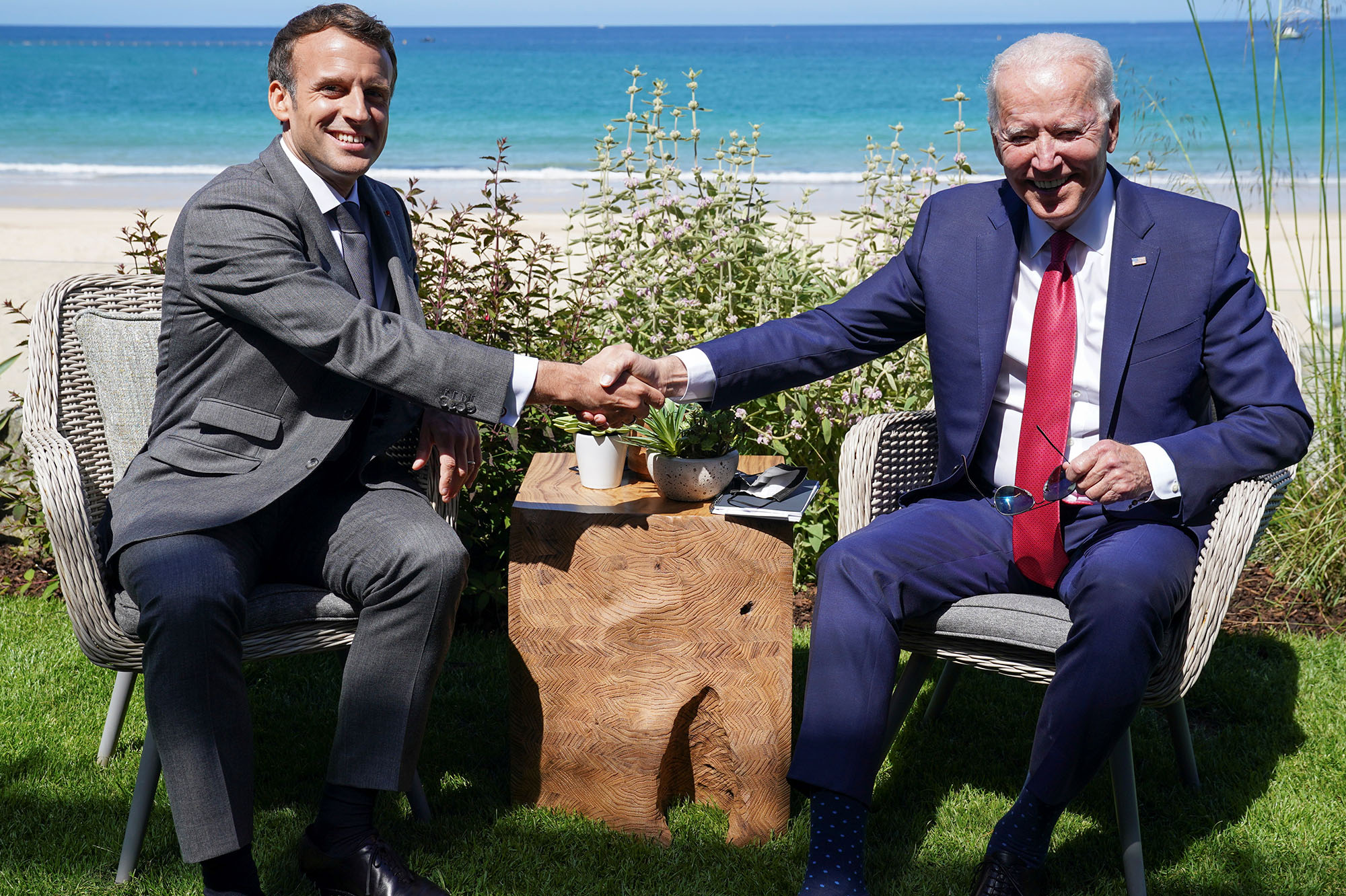 G7: Paris et Washington sont "sur la même ligne", assure Biden à Macron
