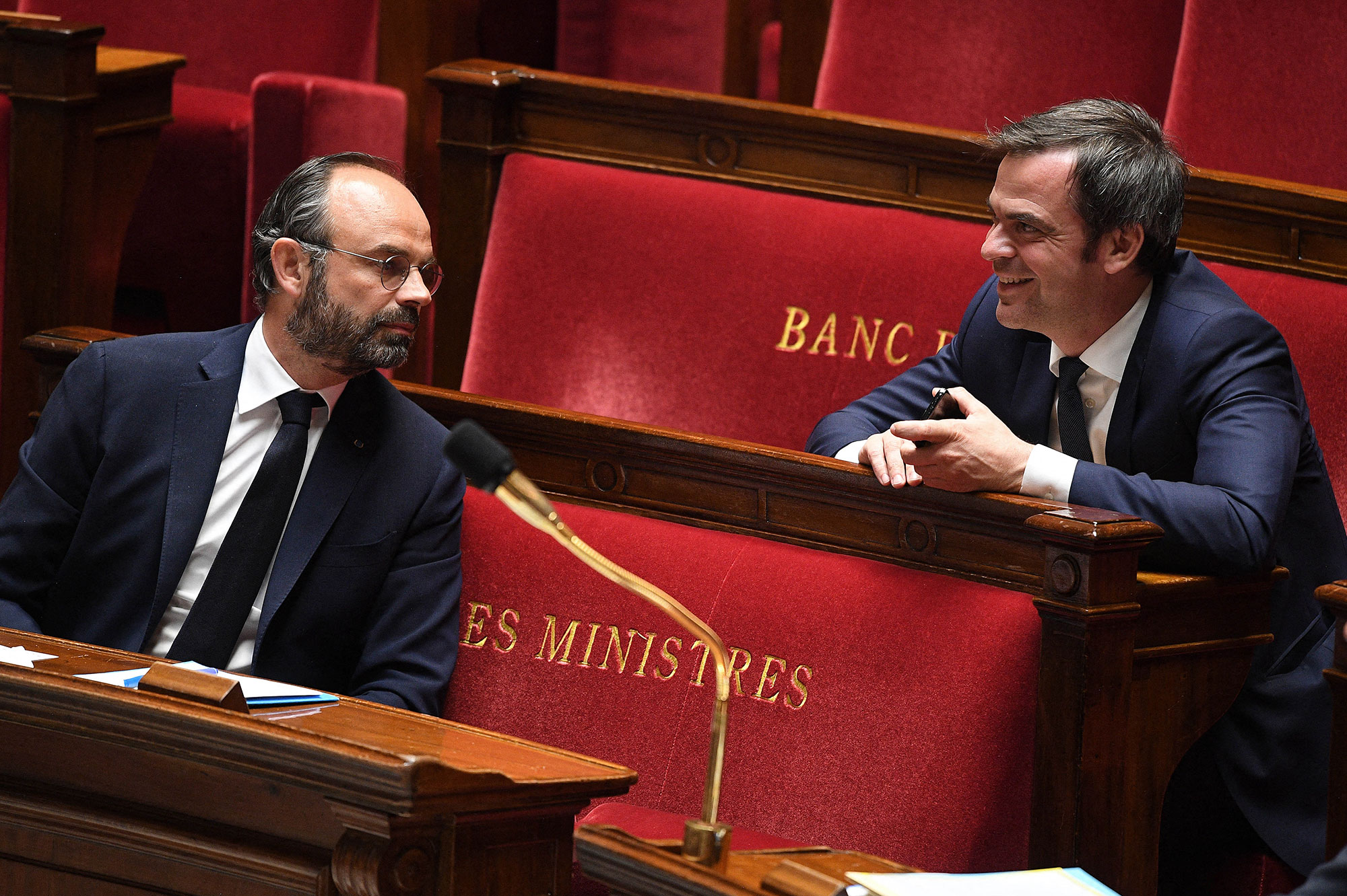 Tacles et but en talonnade, quand Edouard Philippe et Olivier Véran ...