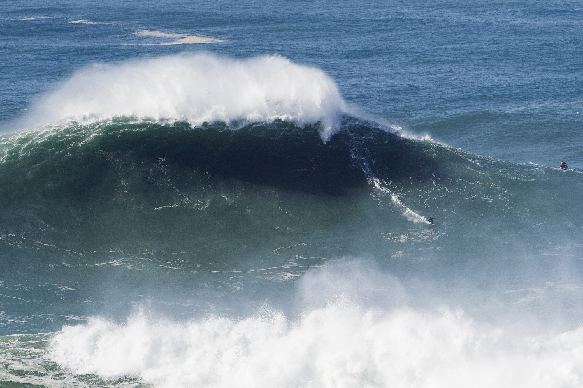 Le nouvel exploit de la surfeuse française Justine Dupont à Nazaré