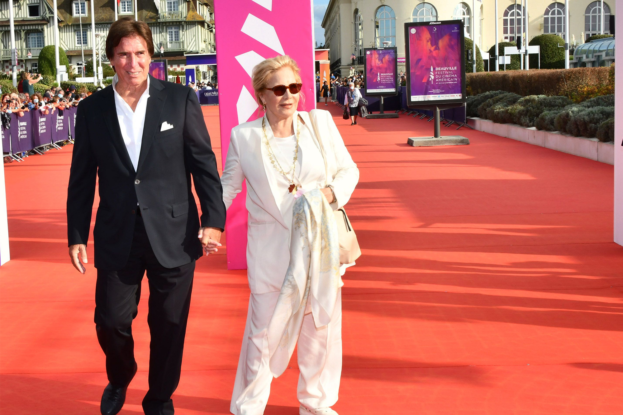 Sylvie Vartan et son mari Tony Scotti, apparition rare pour le couple à Deauville