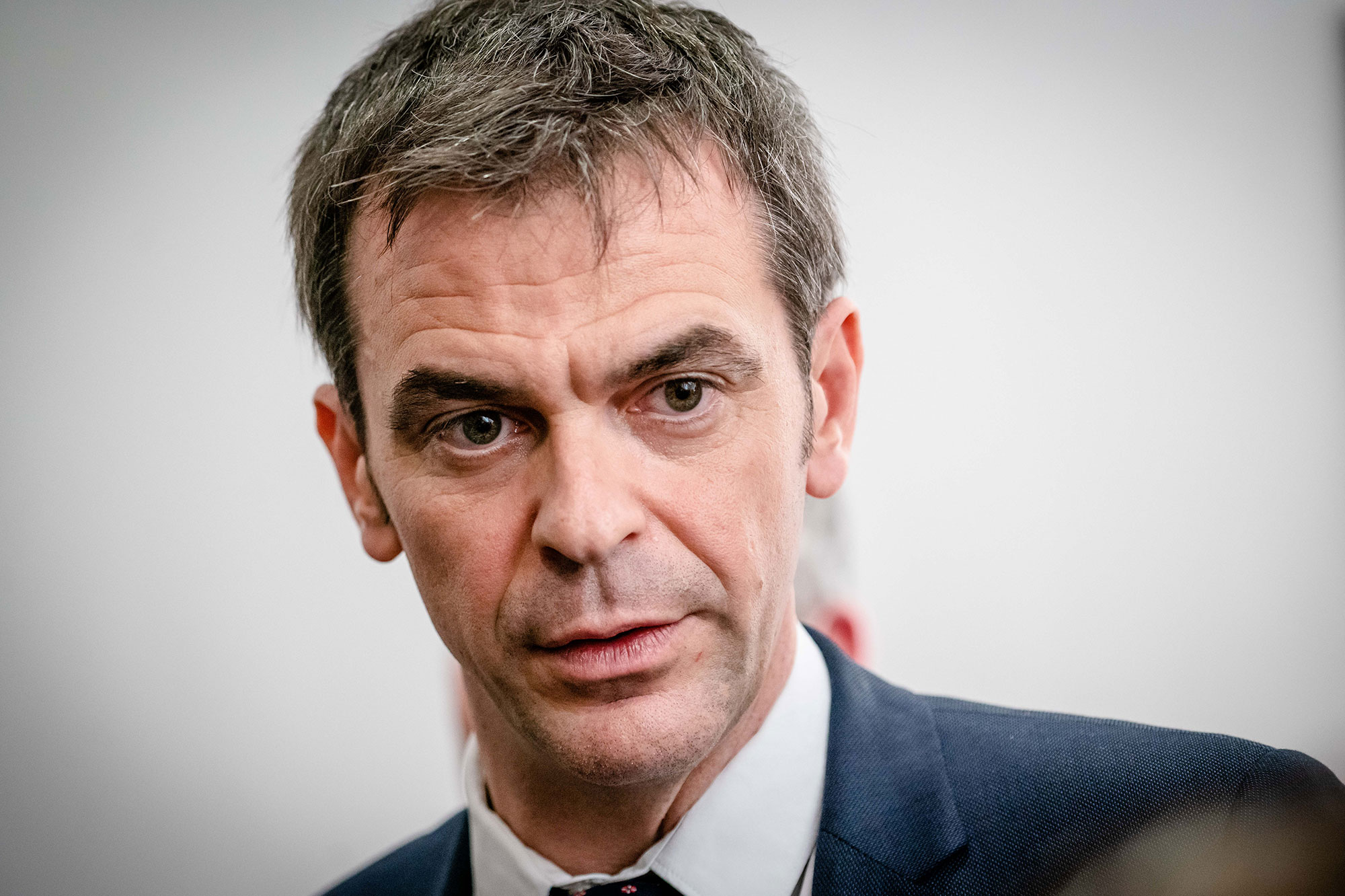 Olivier Véran, confiné loin de ses enfants et de ses parents