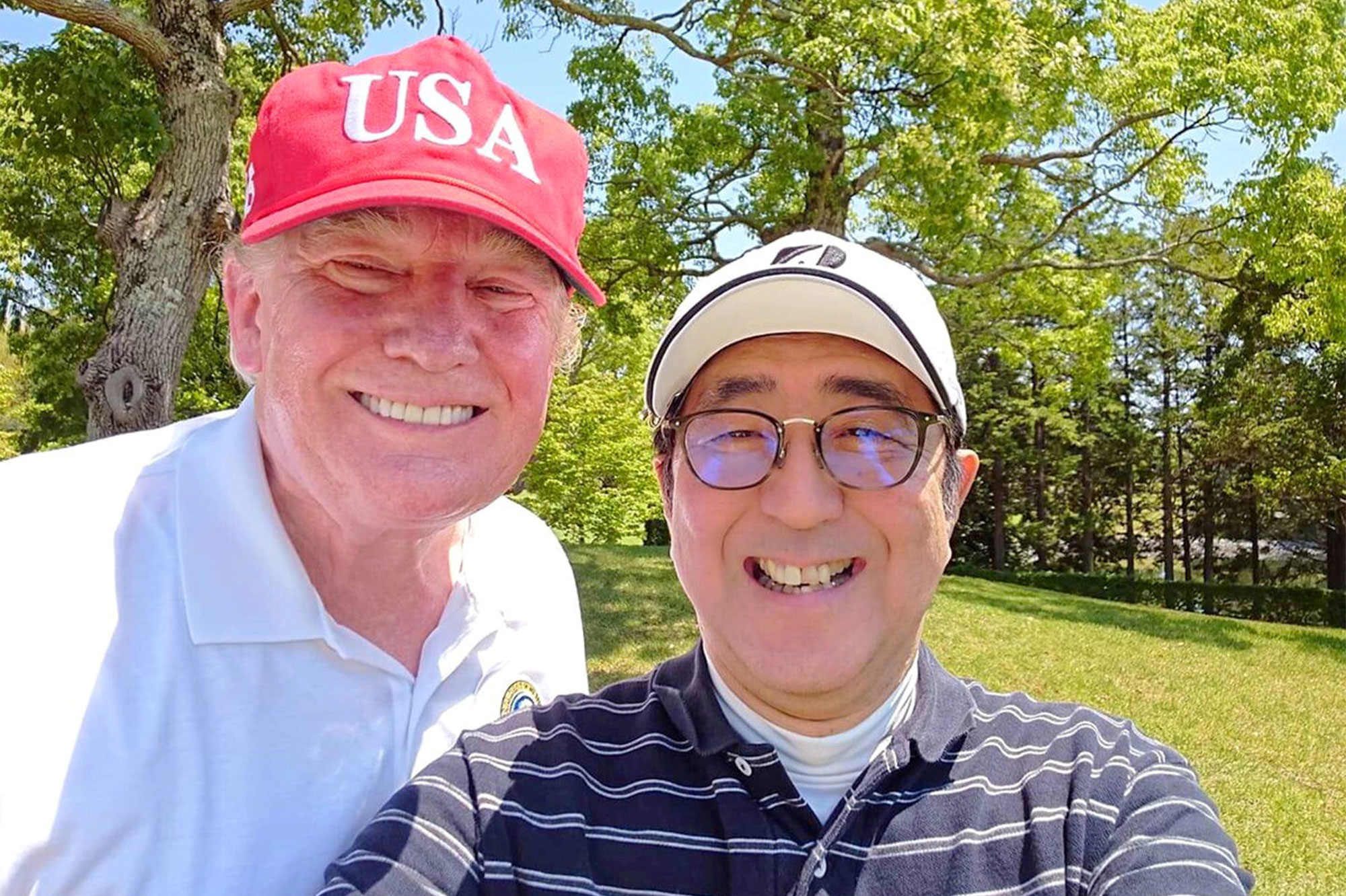 Golf et selfie pour Donald Trump et Shinzo Abe