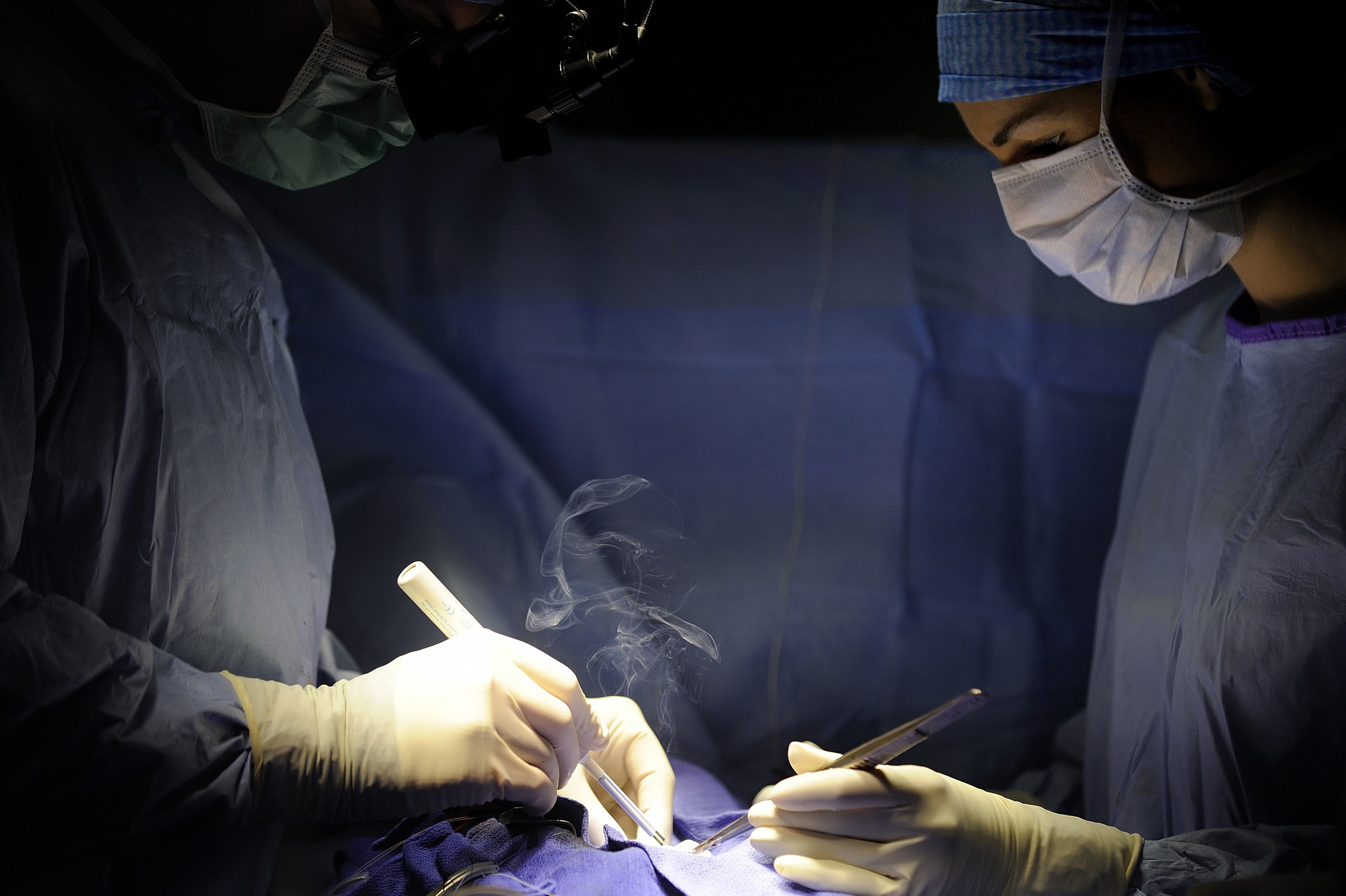 Un grand brûlé sauvé grâce à une greffe de peau de son jumeau