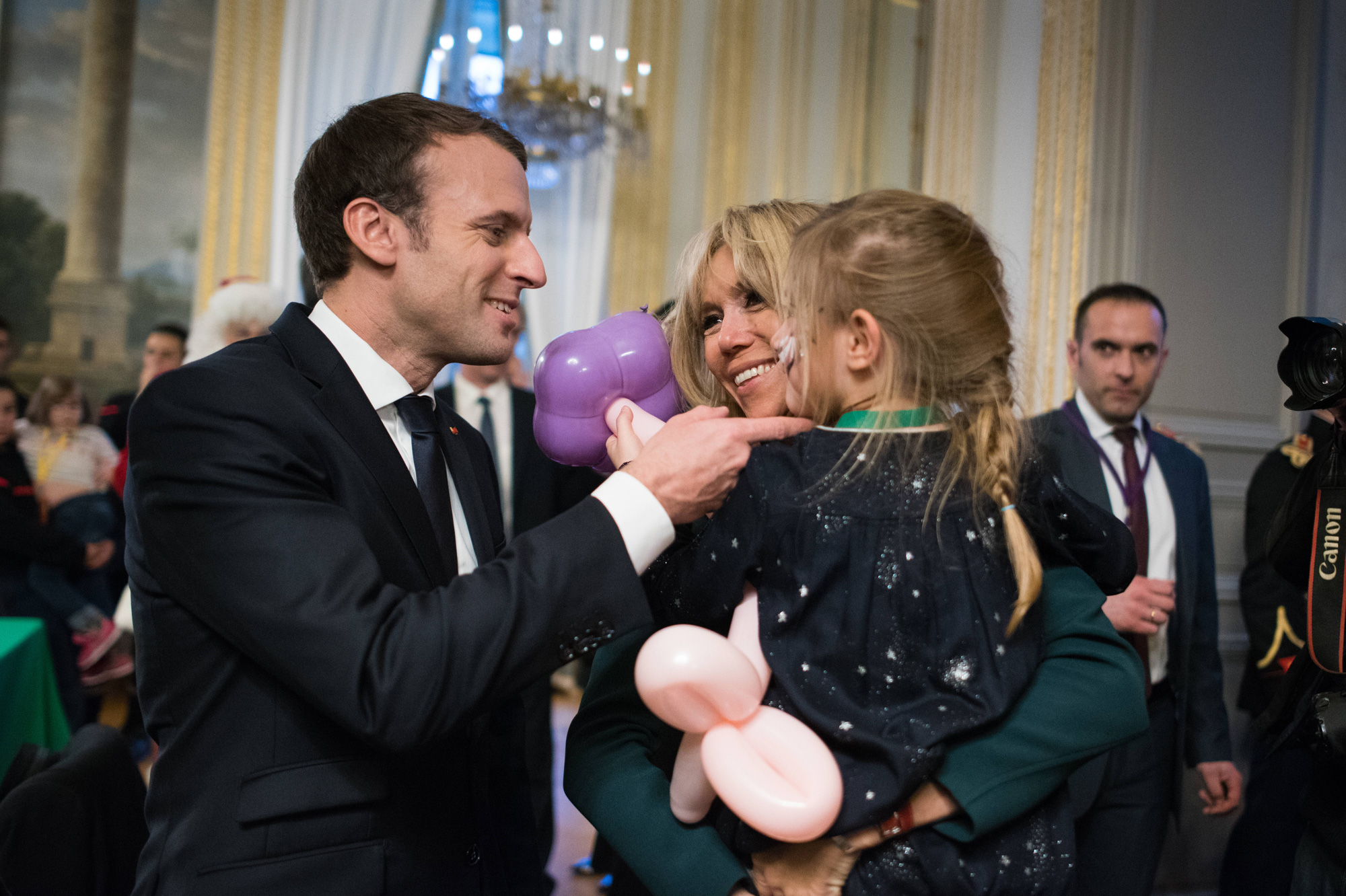 Emmanuel et Brigitte Macron, leur premier Noël à l'Elysée en images