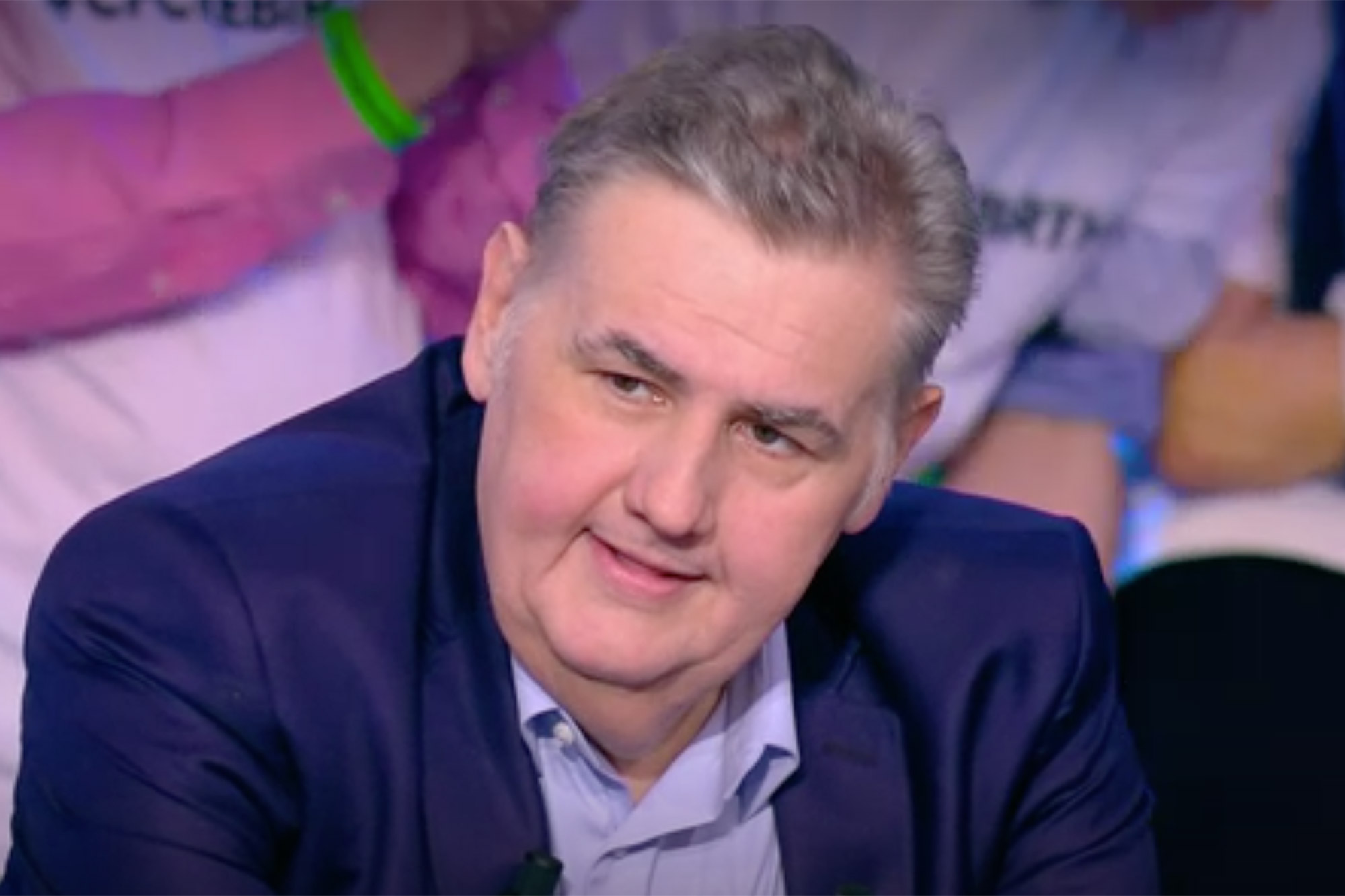 Pierre Ménès, un retour chargé en émotion au "Canal Football Club"