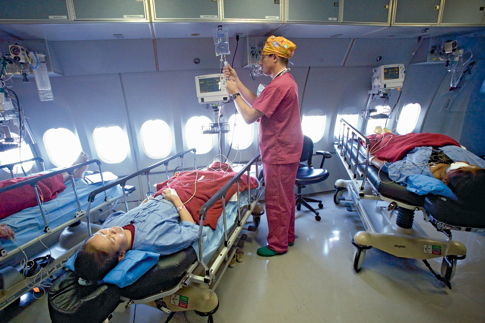 Flying Eye Hospital - Cet avion-hôpital rend la vue au monde