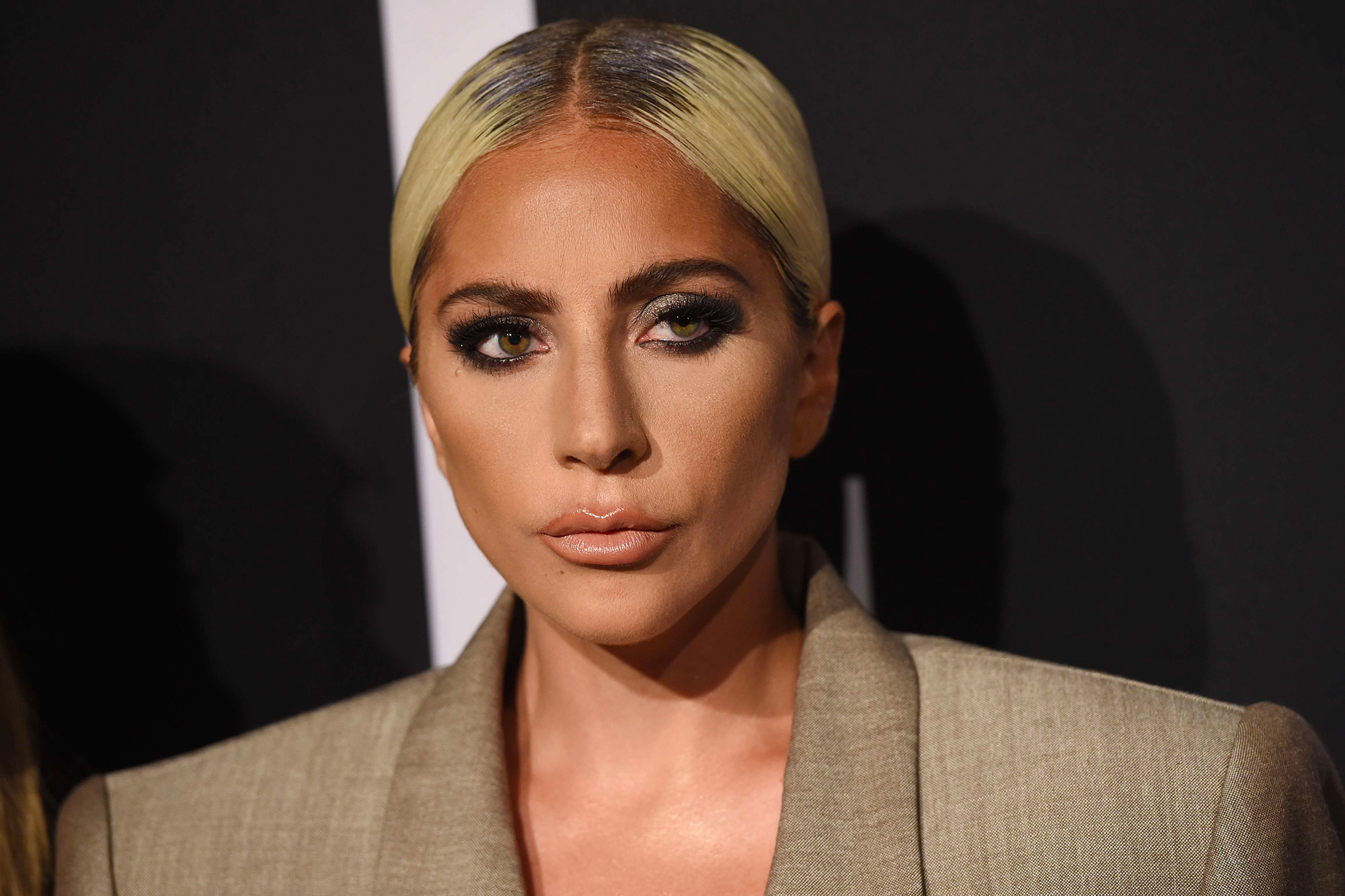 Lady Gaga, volontaire pour la Croix Rouge après les incendies en Californie