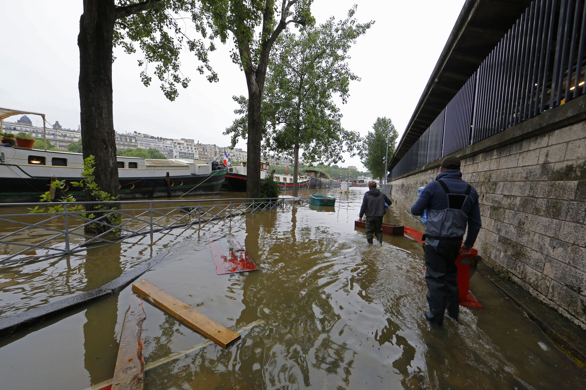 Inondations : l’eau monte encore, un mort en Seine-et-Marne