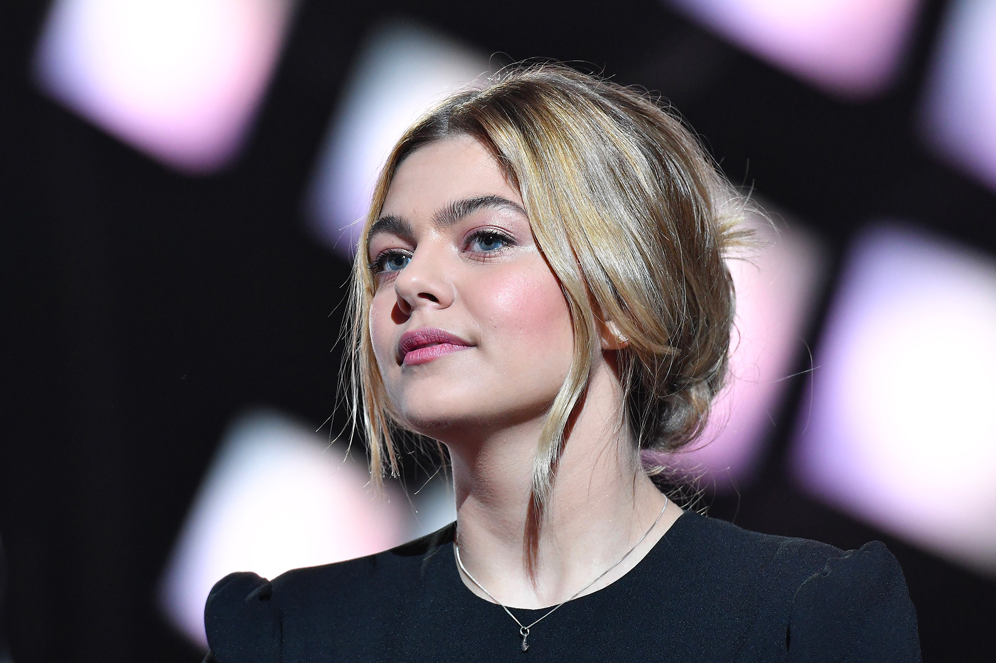 Louane : ses confessions sur "la force" dont elle a hérité de ses parents