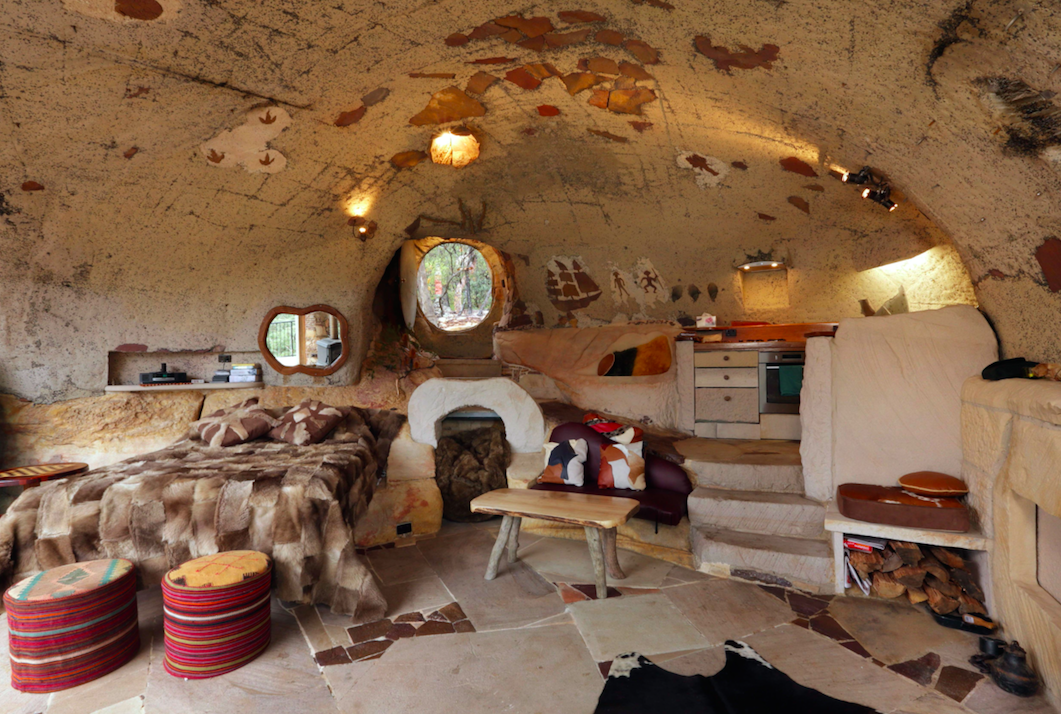 Une caverne transformée en résidence secondaire - Insolite