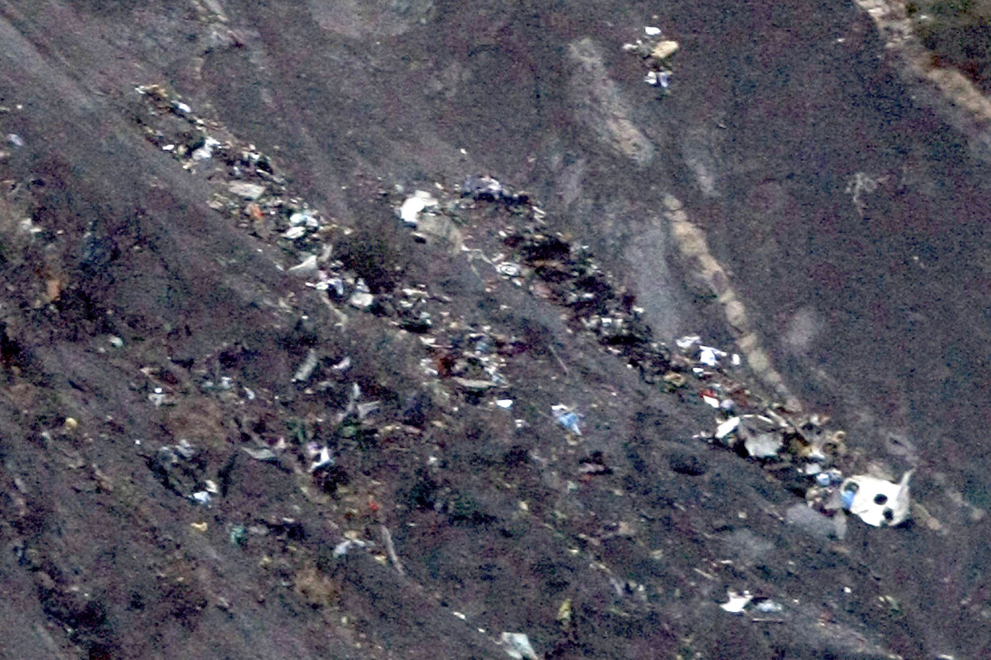 Les premières photos prises sur le lieu du crash - A320 Germanwings