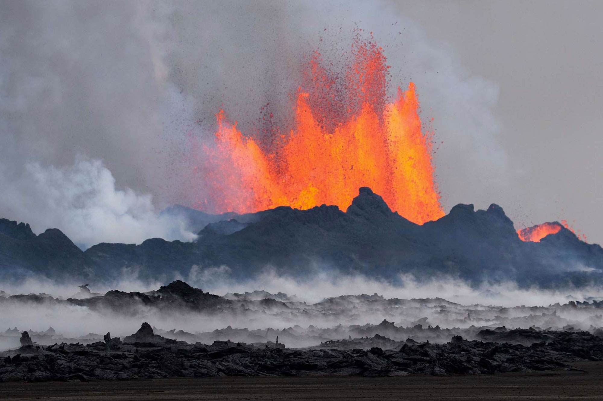 Des vagues de lave de 140 mètres de haut... - Volcan en Islande