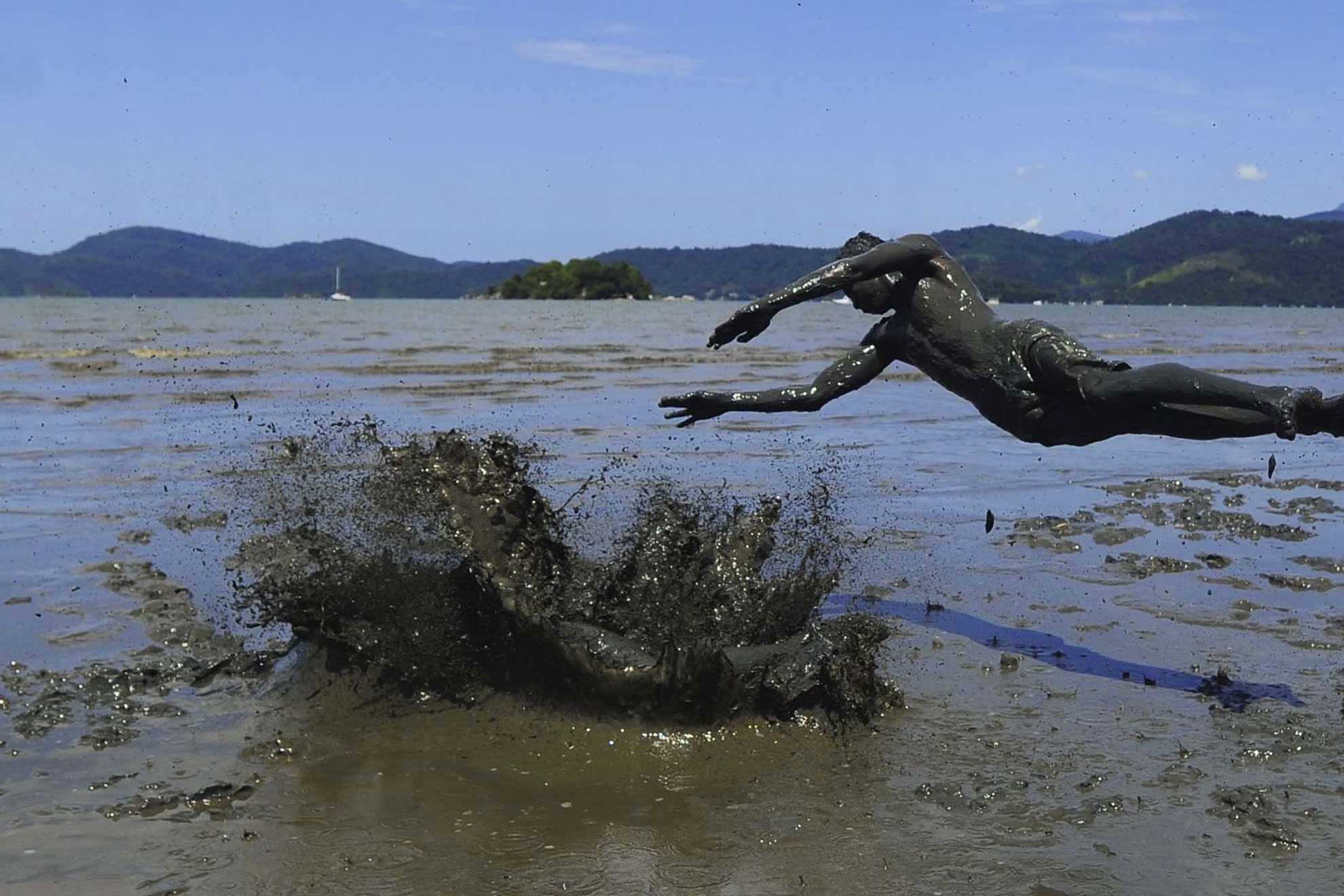 Un carnaval dans la boue - The Mud Block