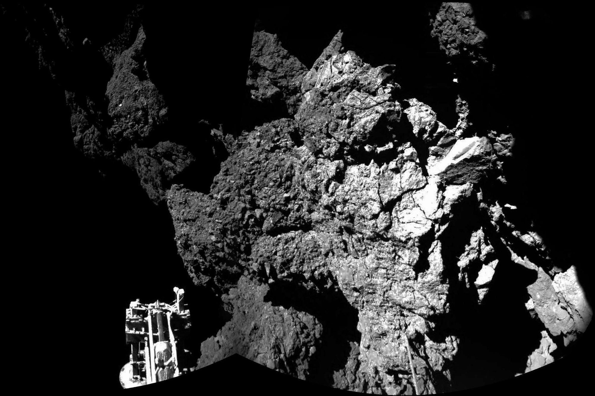Les premières images de Rosetta - La comète Tchouri par le robot Philae Les premières images de Rosetta - La comète Tchouri par le robot Philae