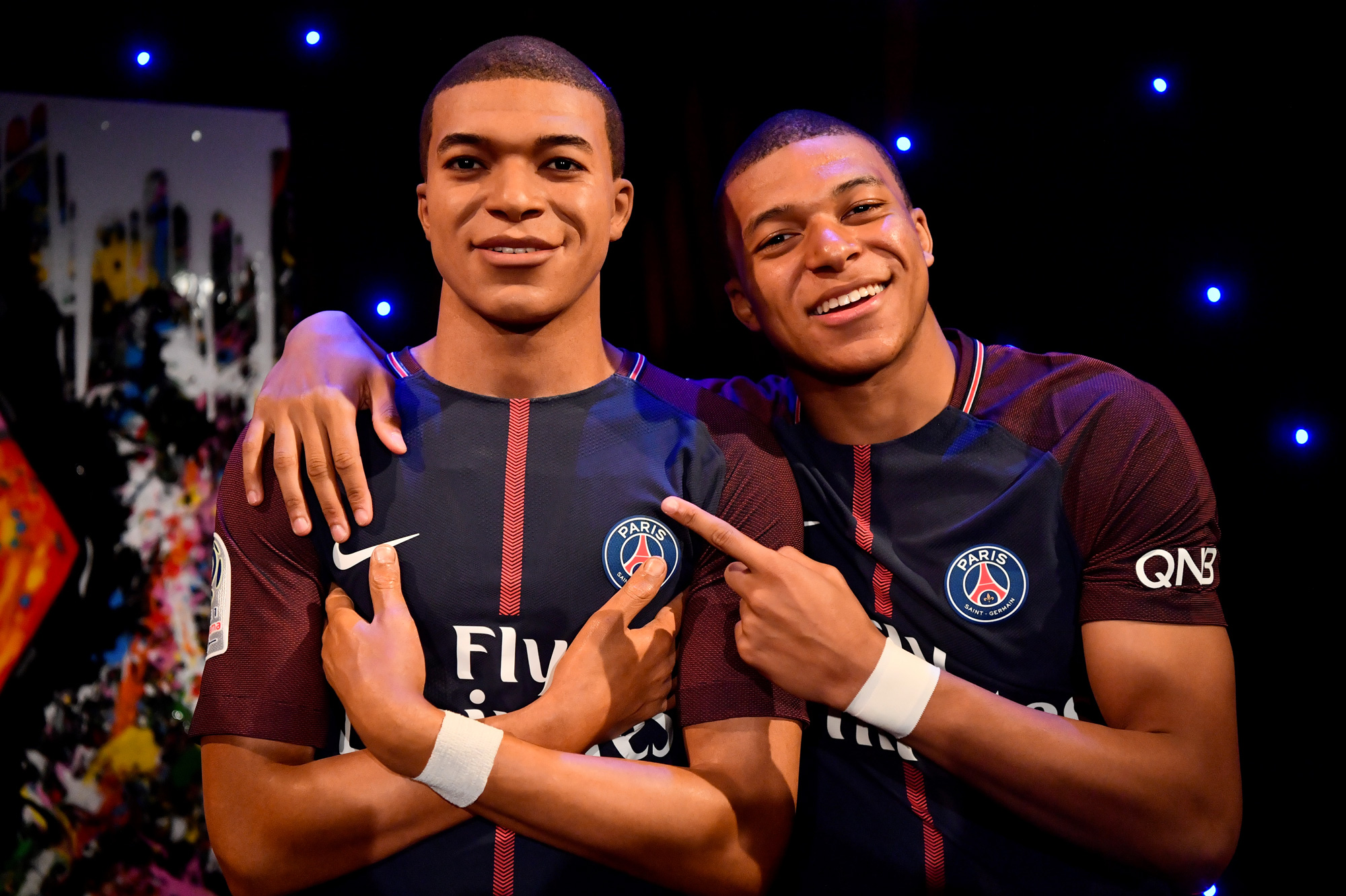 La soirée de rêve de Kylian Mbappé et son double au Musée Grévin