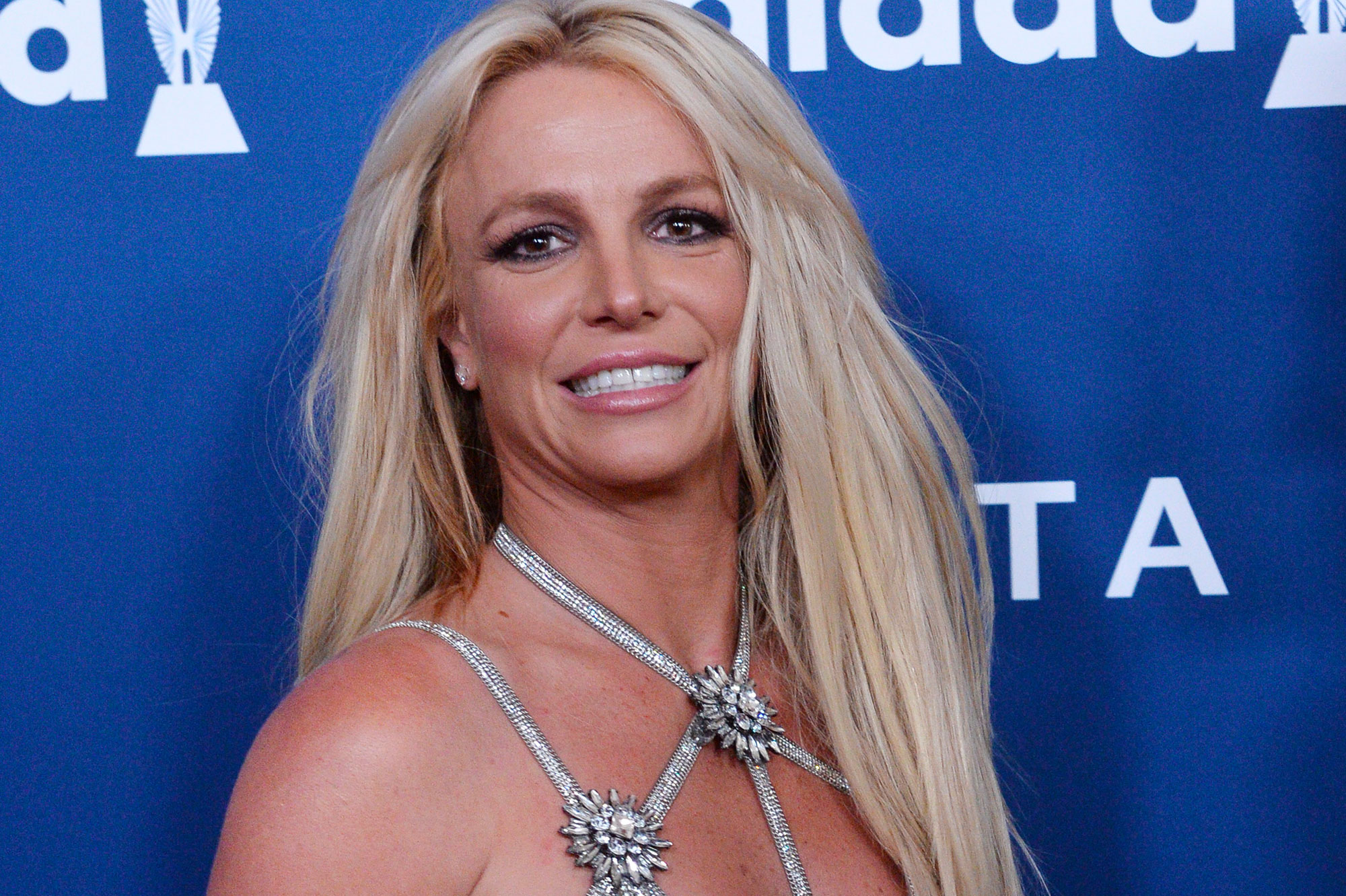Britney Spears étincelante aux GLAAD Media Awards