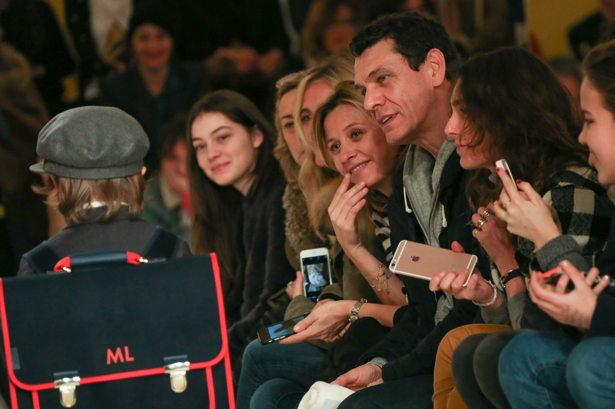 Marc et Sarah Lavoine, parents fiers et émus chez Bonpoint - Leurs fils ...