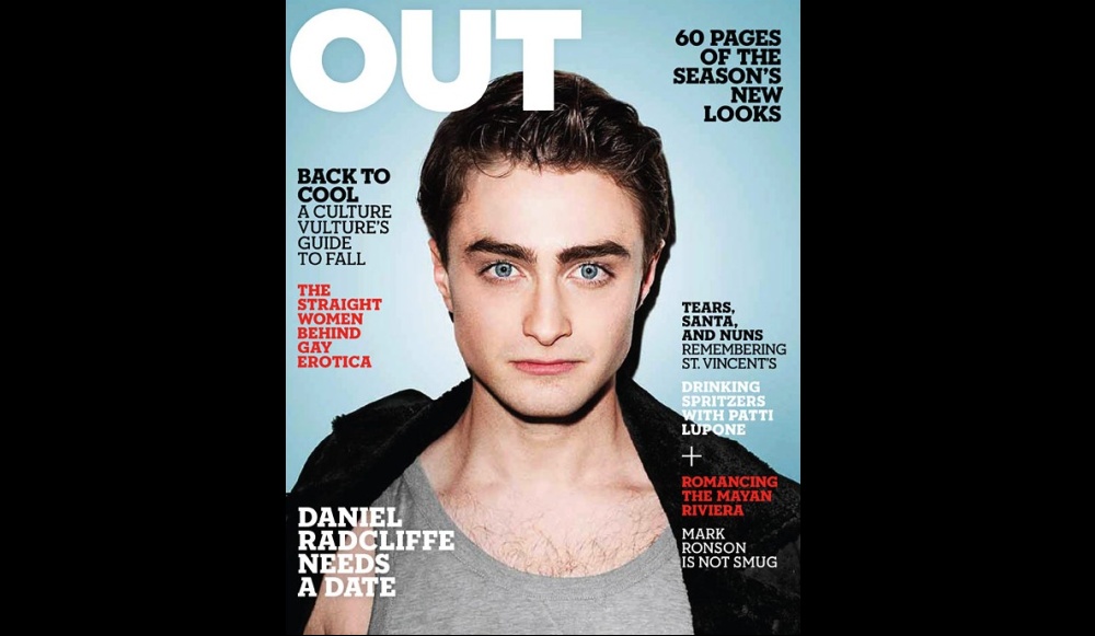 Daniel Radcliffe pose avec un drag-queen dans Out