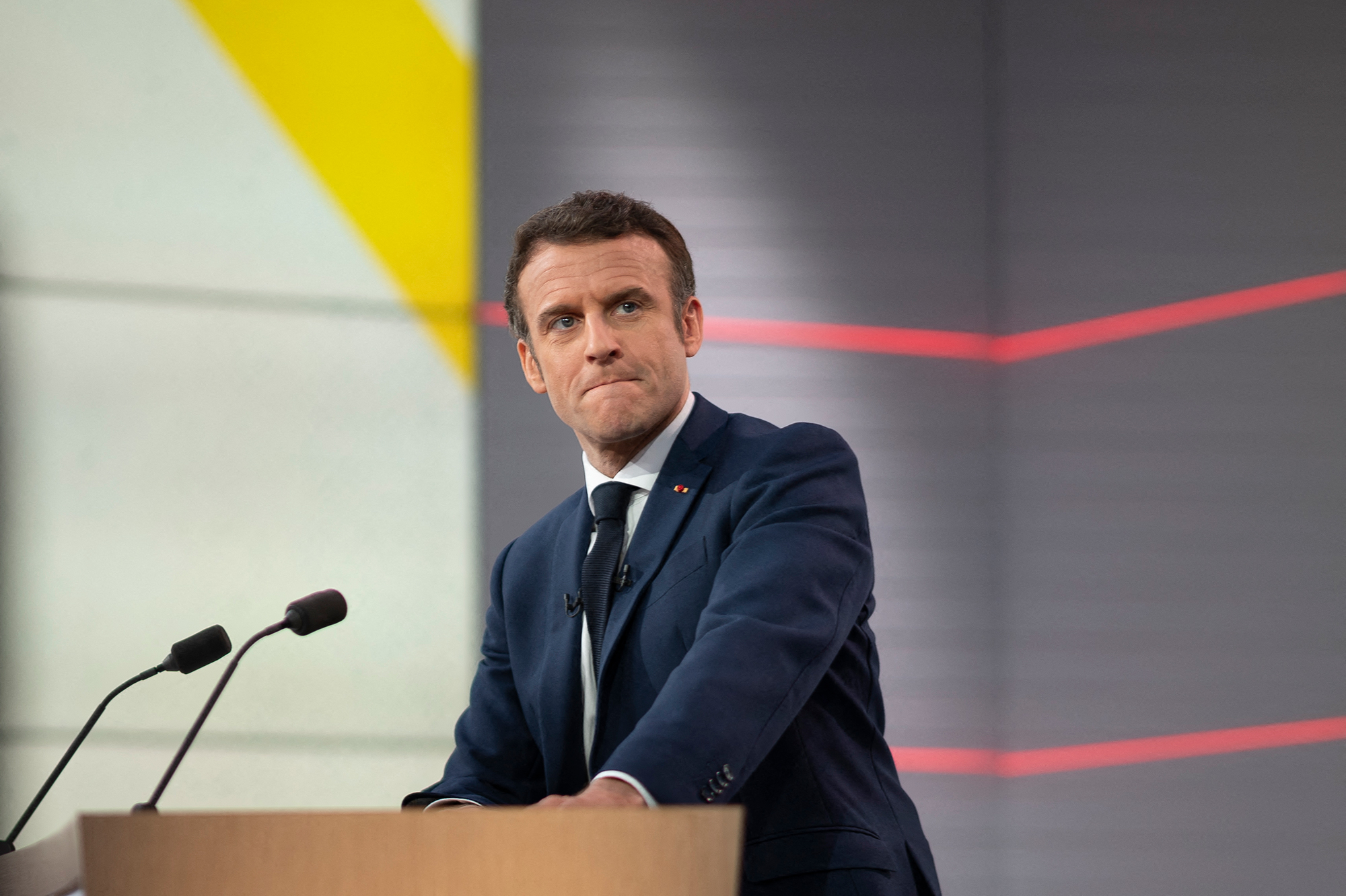 Retraite à 65 ans : Emmanuel Macron veut des critères individuels et ...