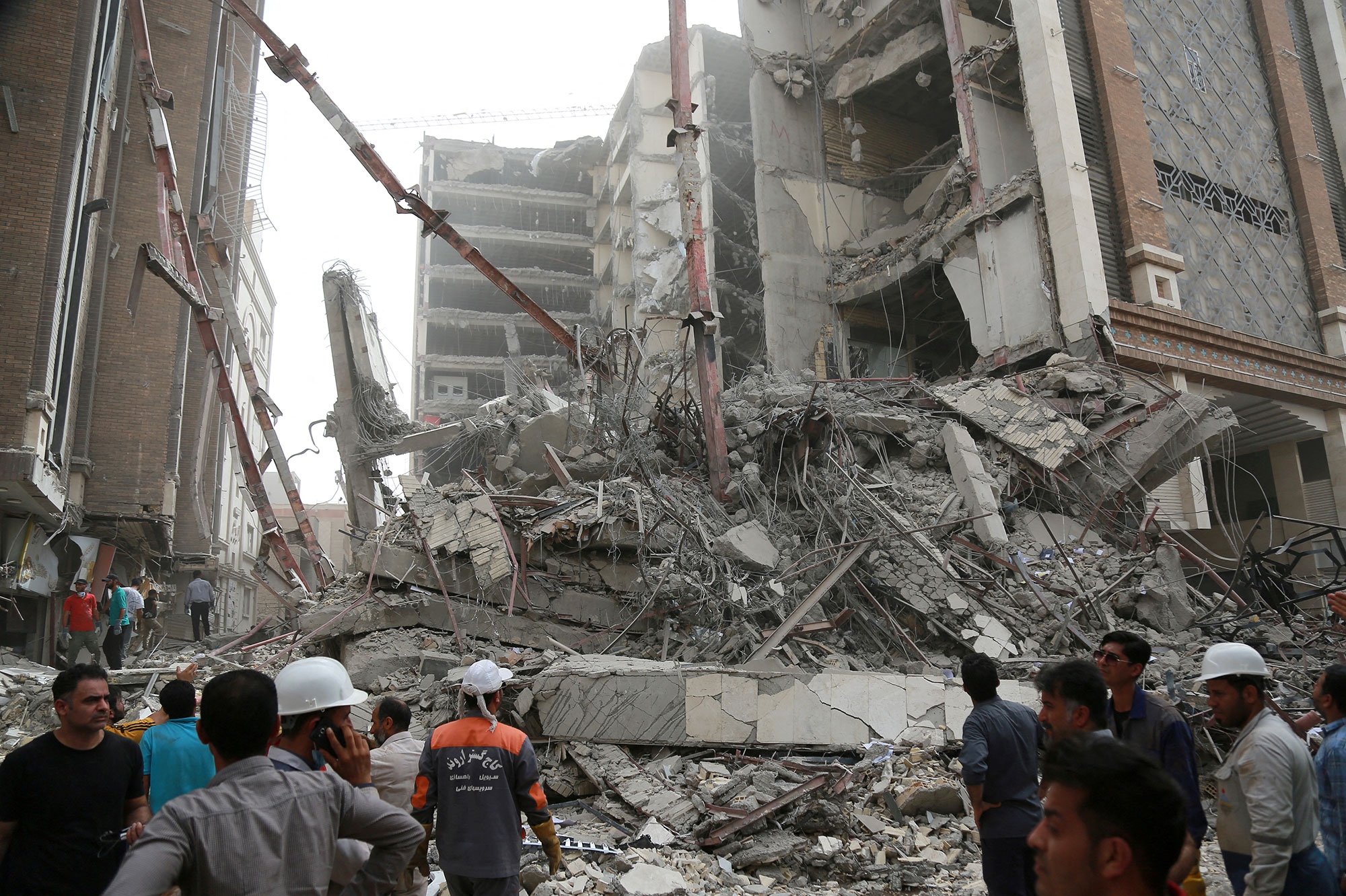 Effondrement d'un immeuble en Iran : le bilan monte à 10 morts