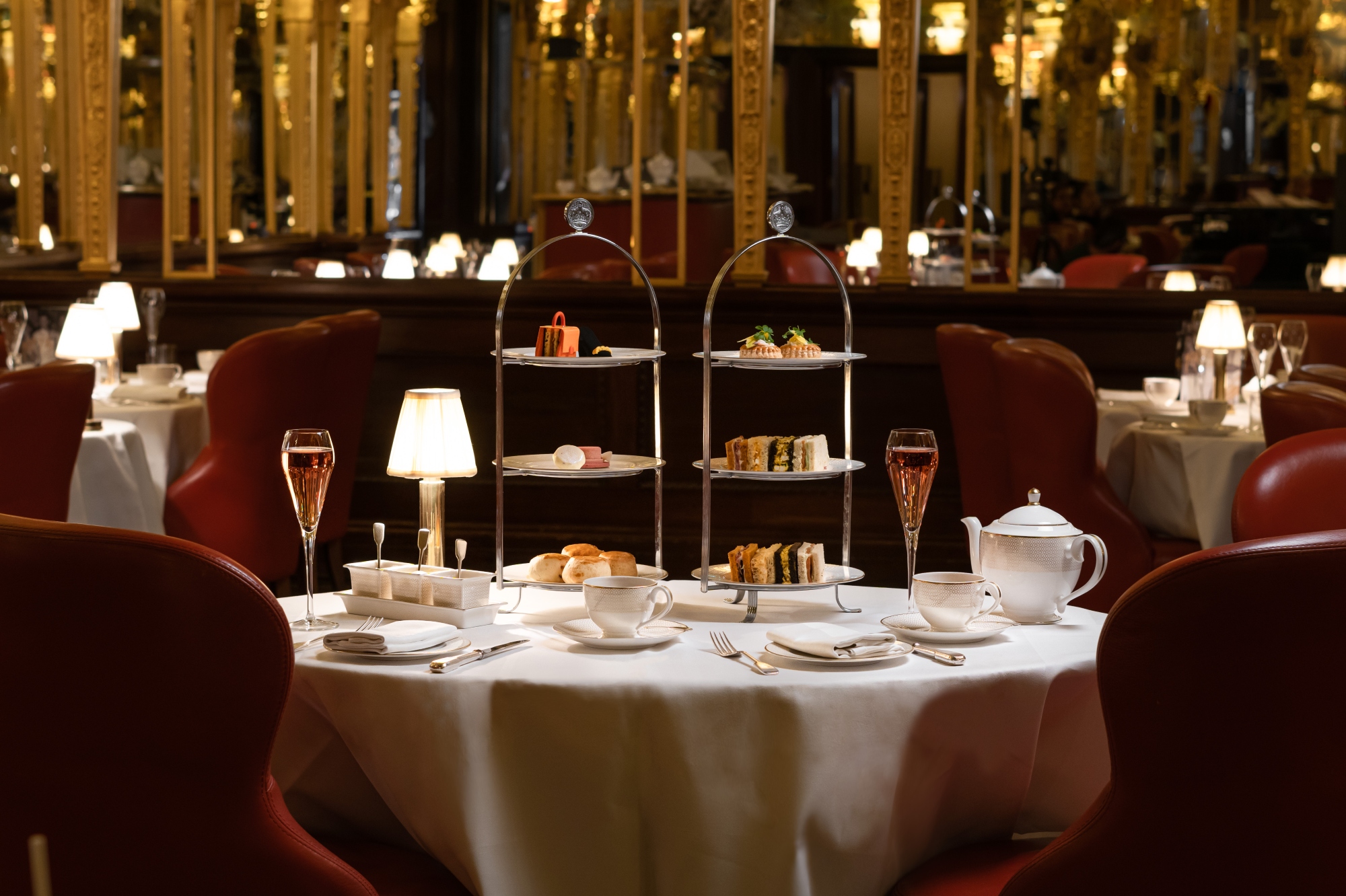 À la table des rois - Au Café Royal, on prend un thé du jubilé en ...