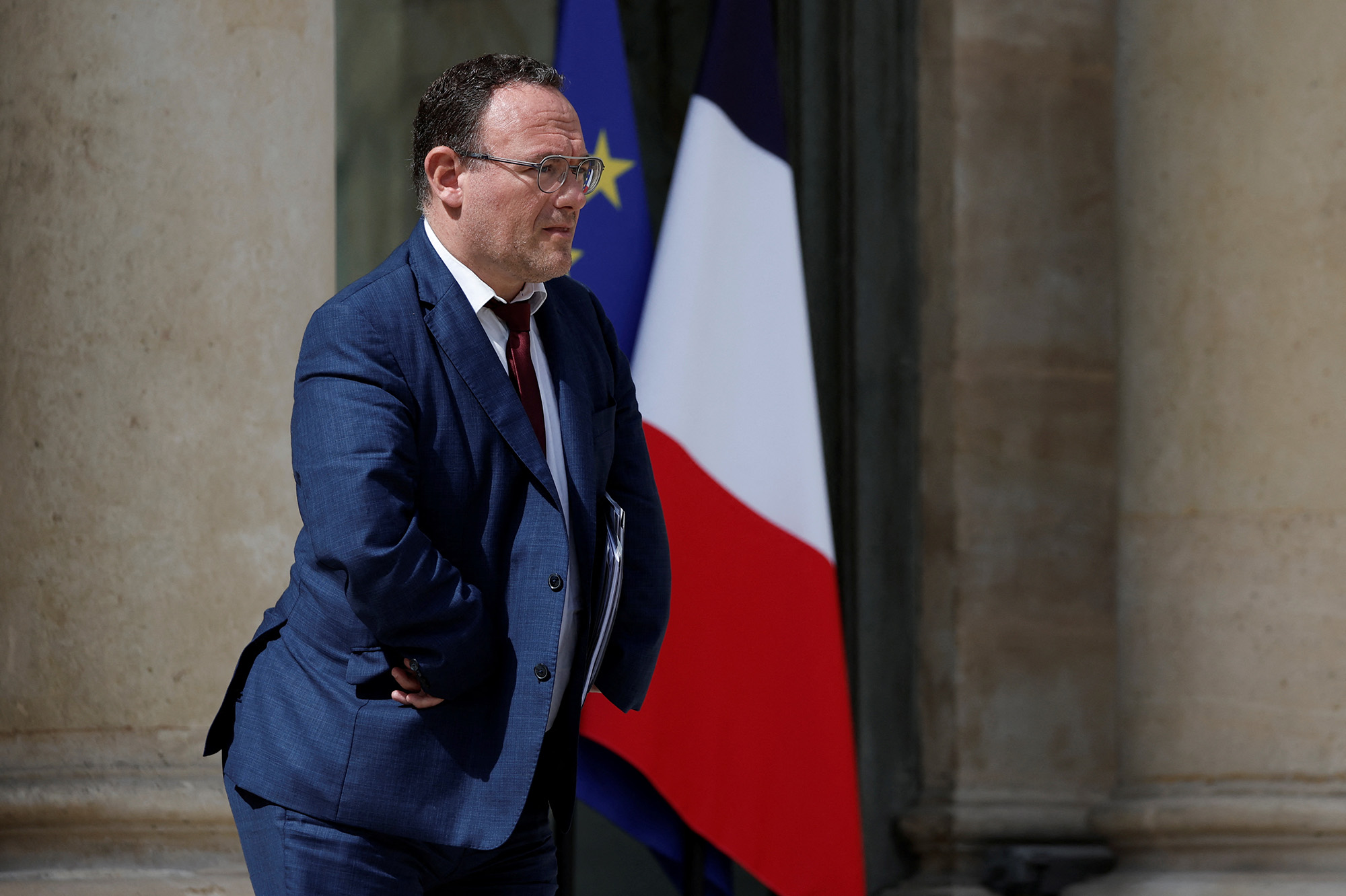 Deux Femen réclament la «démission» du ministre Damien Abad devant la ...