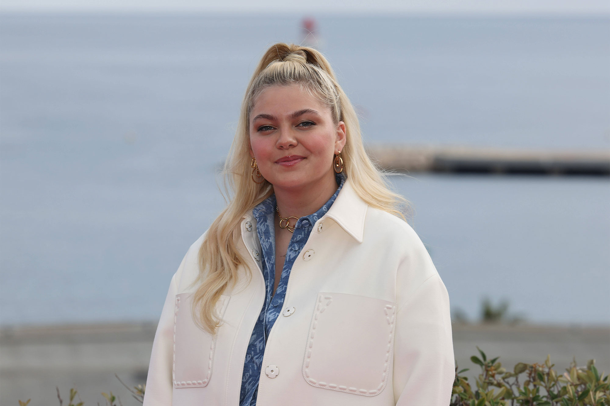 Louane moved to tears thinking back to "this song that changed her life ...