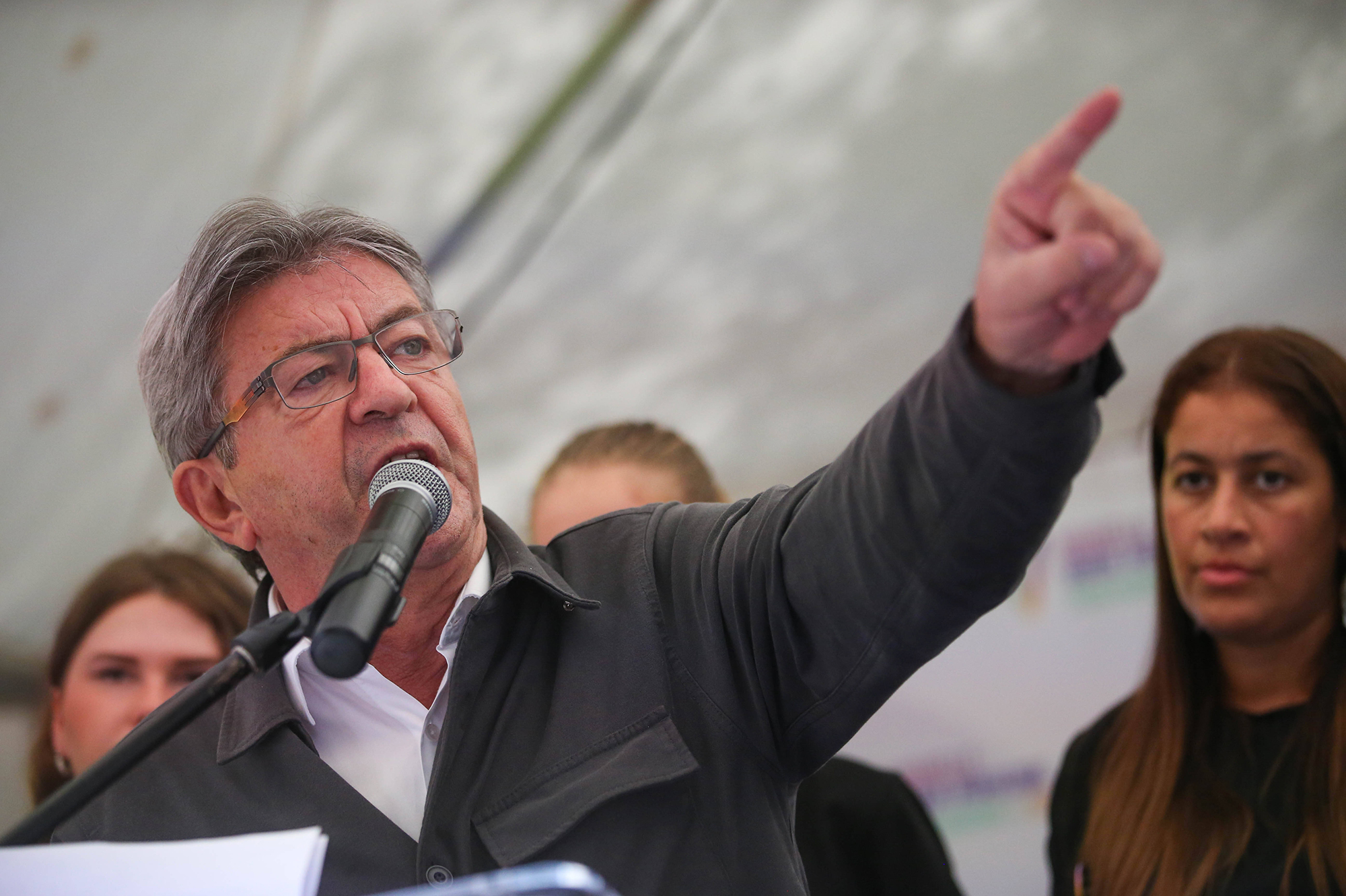 Depuis la braderie de Lille, Mélenchon dit à Borne : «le chaos, c'est vous»