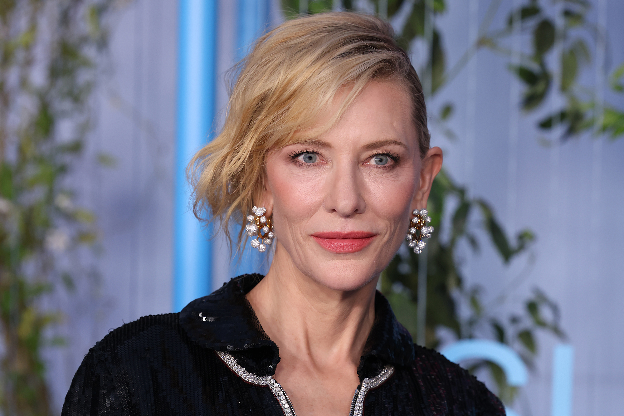 A Milan, sequins et décolleté plongeant pour Cate Blanchett