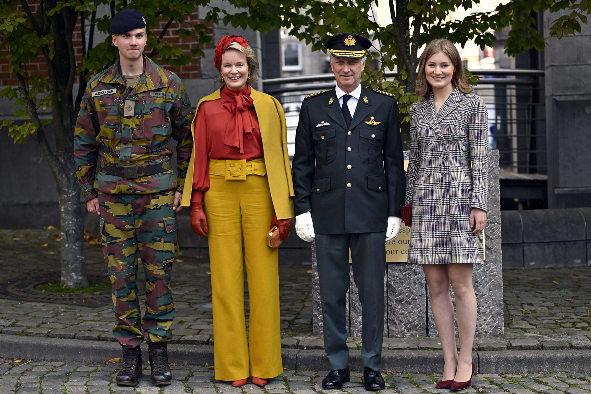 La reine Mathilde hisse les couleurs pour la remise du béret bleu au ...