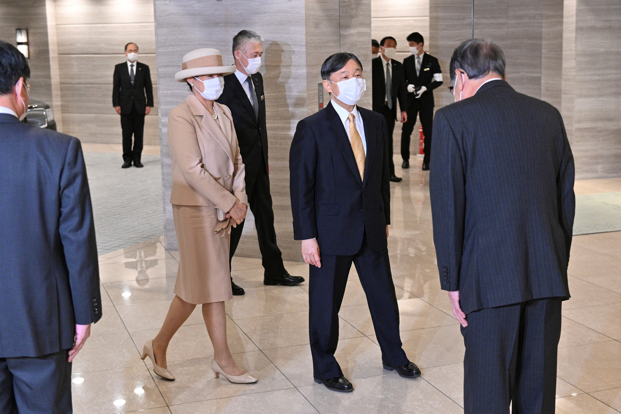 Masako aux côtés de Naruhito pour célébrer les 150 ans du chemin de fer ...