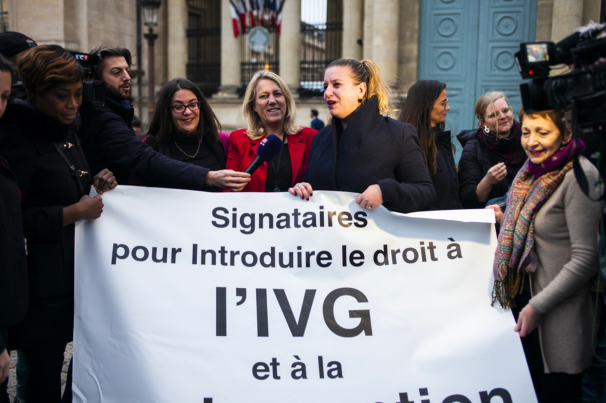 Droit à l'IVG: l'Assemblée vote son inscription dans la Constitution