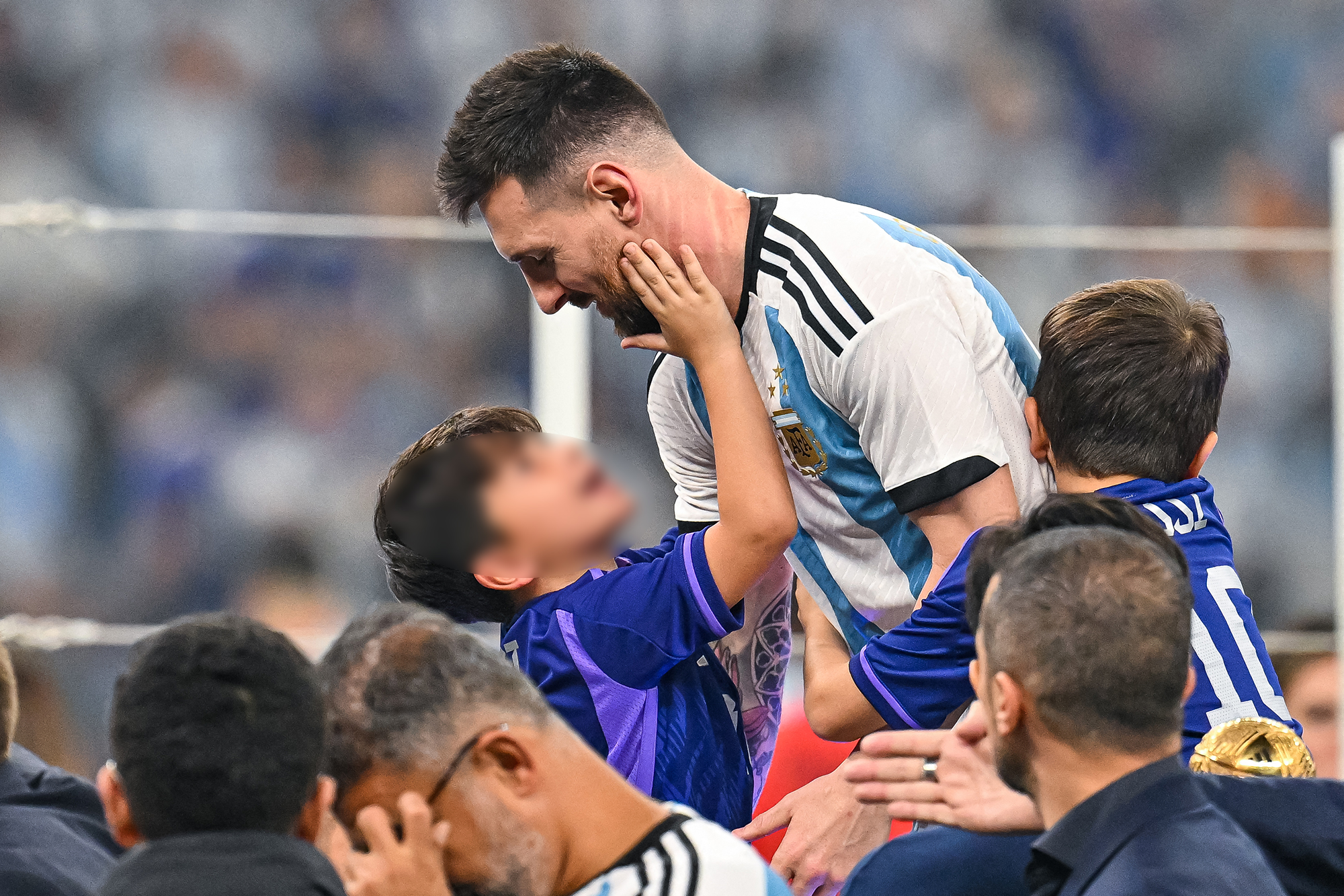 Lionel Messi célèbre la victoire avec sa famille, ses enfants euphoriques