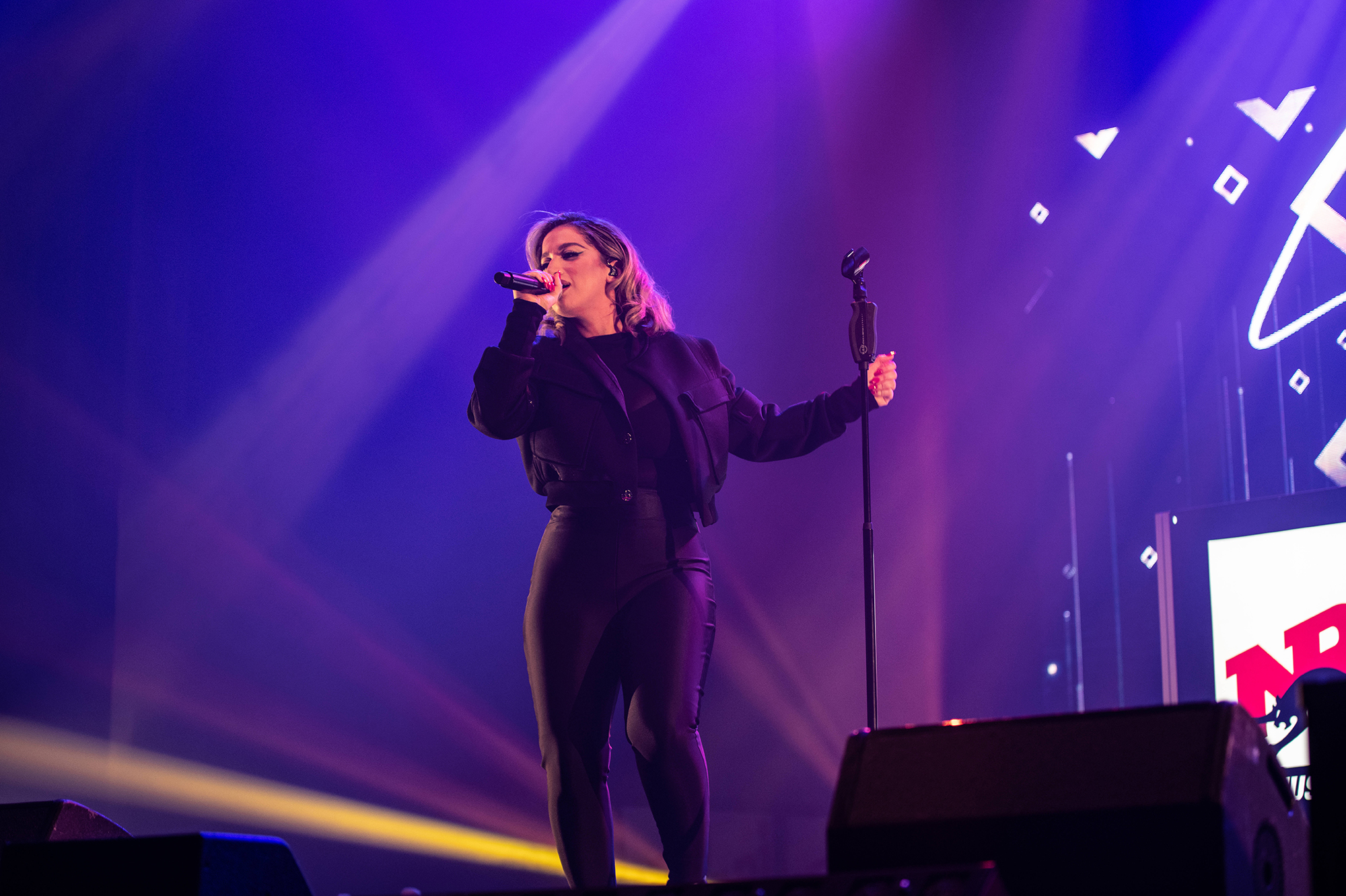 La France s'en remet à la Québécoise La Zarra pour le prochain concours ...